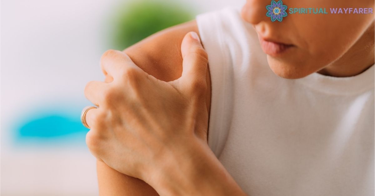 Unlocking the Spiritual Meanings Behind Right Shoulder Pain: A Holistic ...
